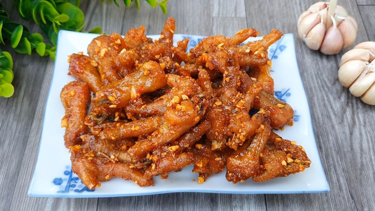 Cách Làm Chân Gà Sốt Tỏi – Hấp Dẫn, Đơn Giản Ăn Là Ghiền