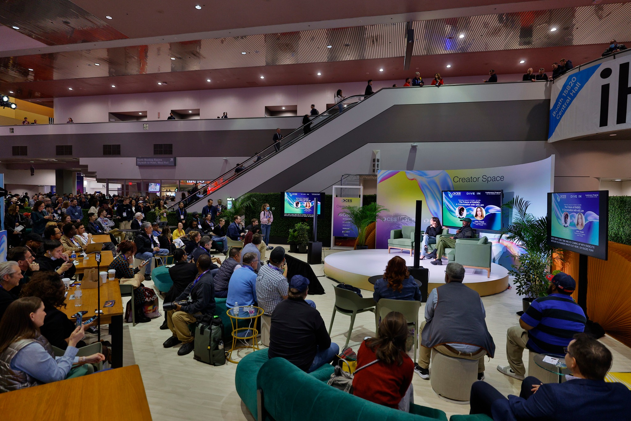 Cộng đồng chia sẻ sự kiện công nghệ trong và ngoài nước