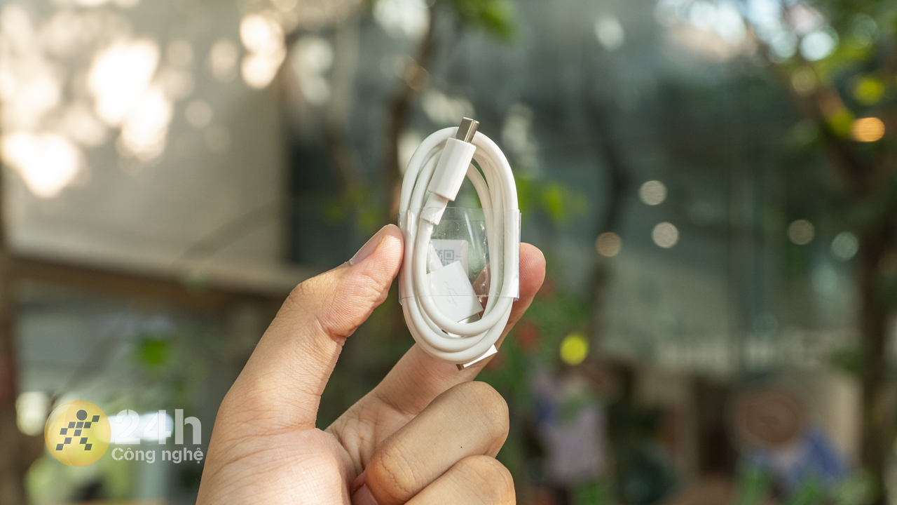 Trên tay TECNO SPARK 30 Transformer Bumble Bee Edition: Ngoại hình đẹp