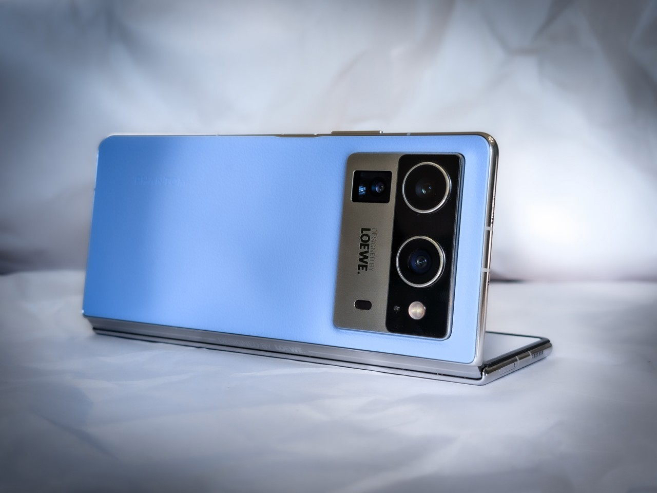 Trên tay TECNO Phantom V Fold2: Hoàn thiện tốt hơn thế hệ trước