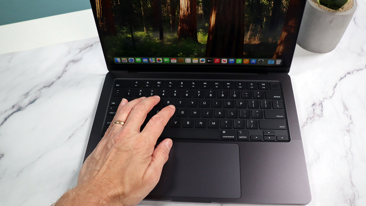 Đánh giá MacBook Pro M4 14 inch: Chip M4 đột phá, màn hình chống chói