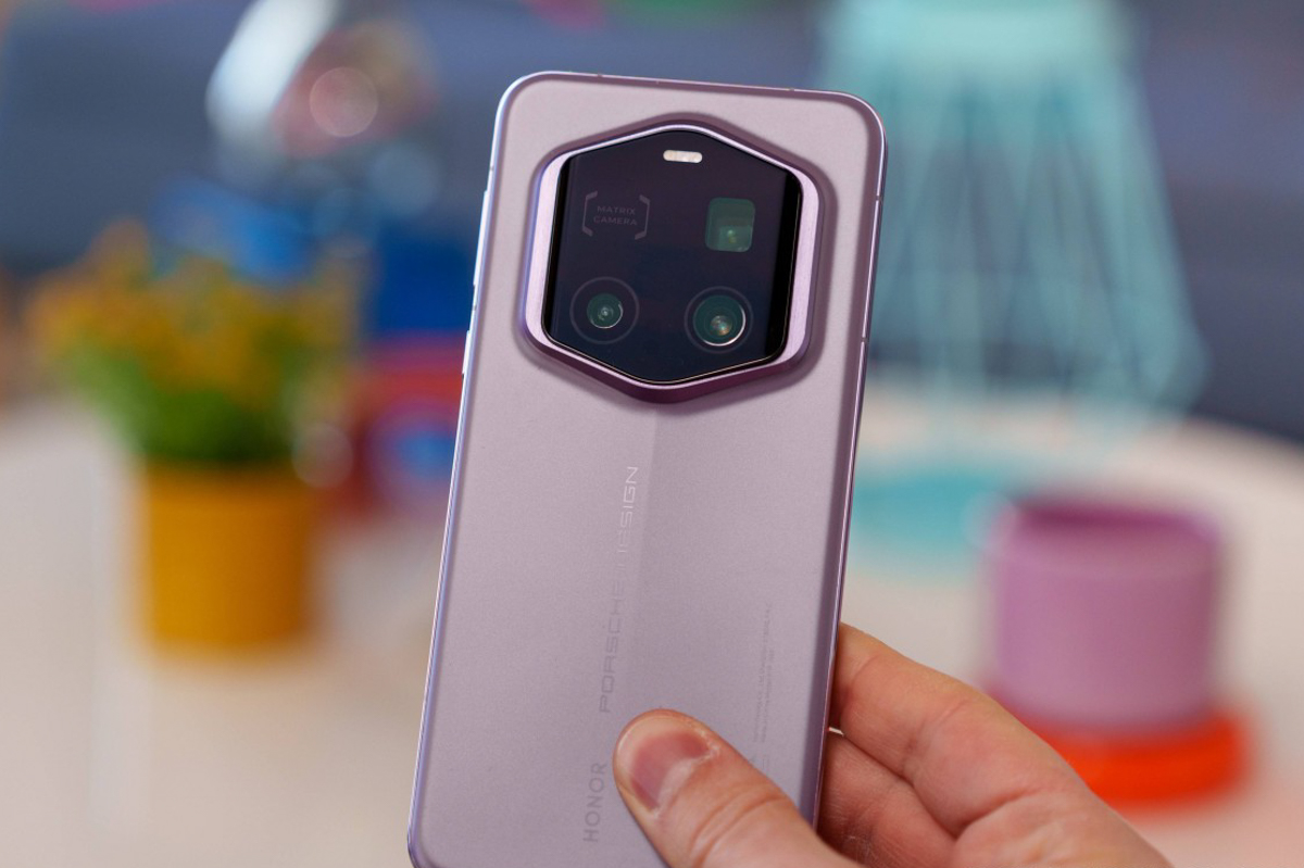 Trên tay Honor Magic 7 RSR Porsche Design