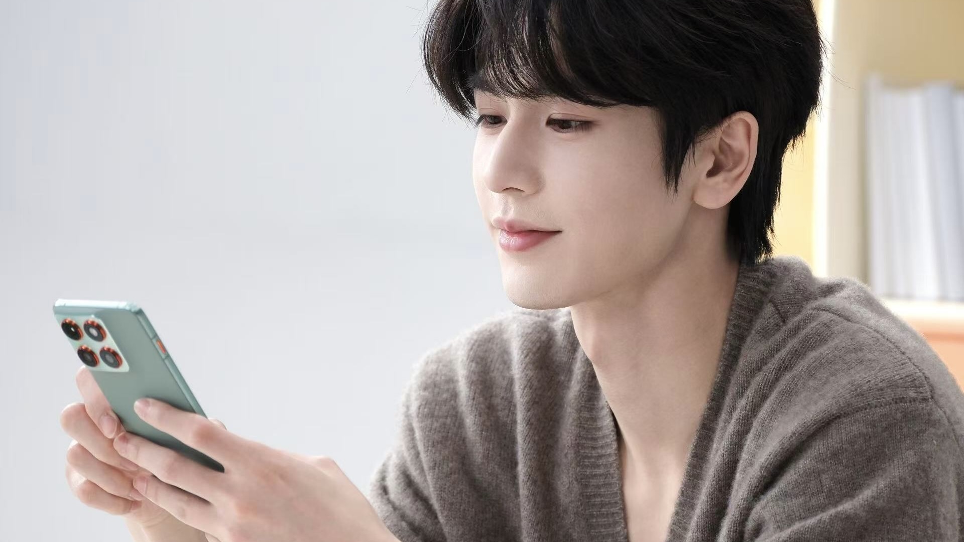 Motorola Moto X70 Air ra mắt: Mỏng chỉ 5.99mm, chip Snapdragon 7 Gen 4