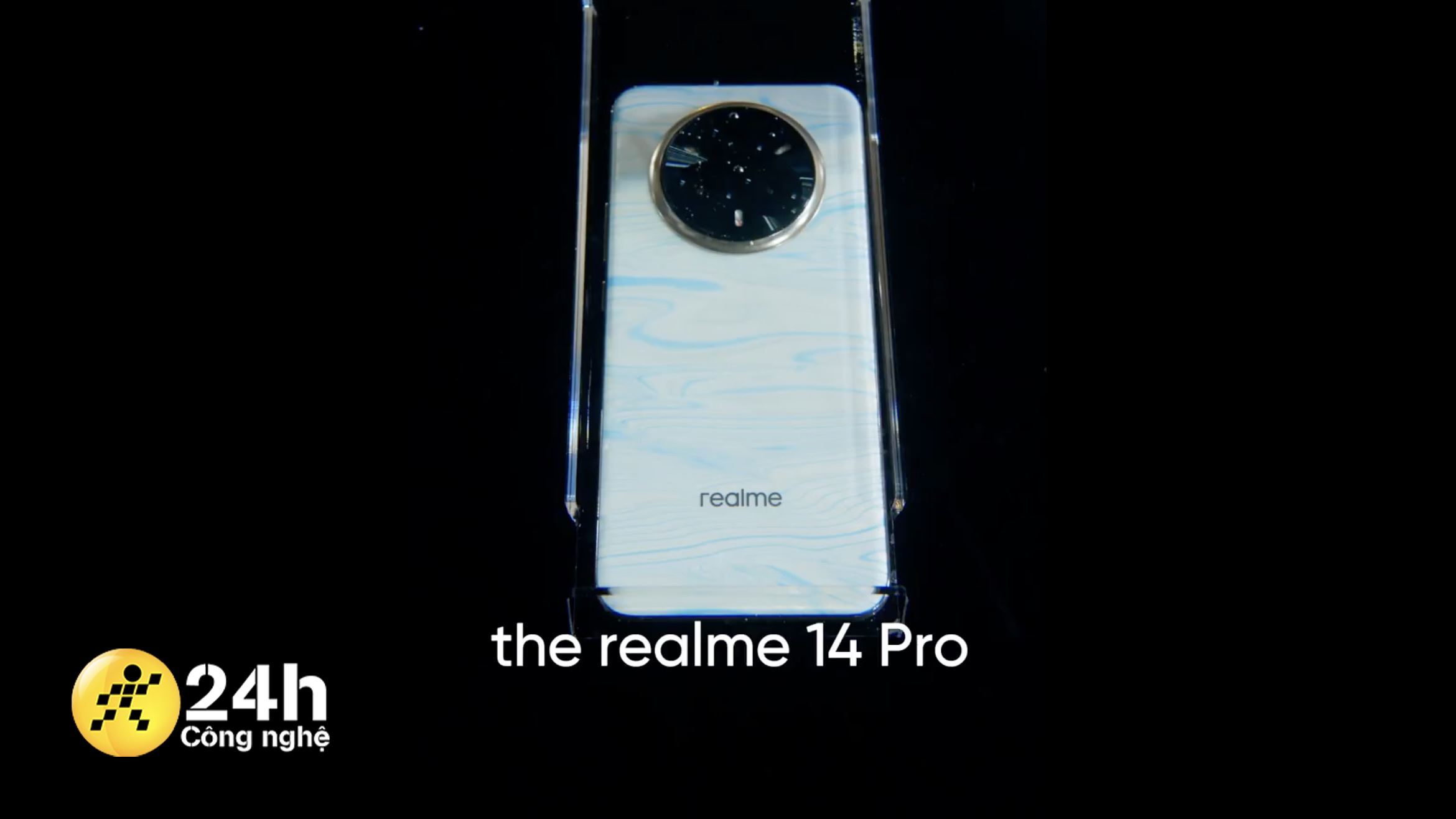 Realme 14 Pro series với thiết kế đổi màu theo sự thay đổi của nhiệt độ, mang lại vẻ đẹp ấn ...
