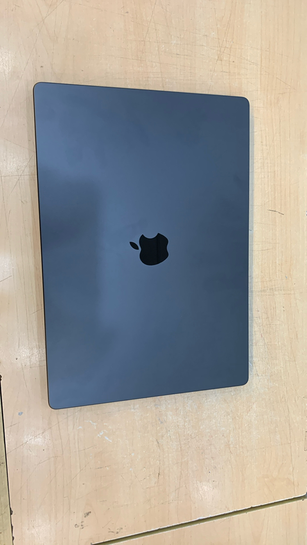 Mua Macbook Pro 16 inch M4 Pro 48GB - 512GB Đen MX2Y3SA/A cũ, rẻ hơn từ ...