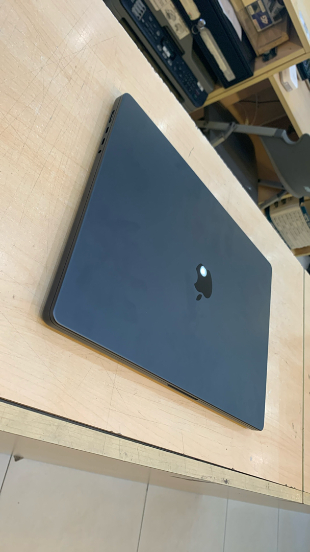 Mua Macbook Pro 16 inch M4 Pro 48GB - 512GB Đen MX2Y3SA/A cũ, rẻ hơn từ ...