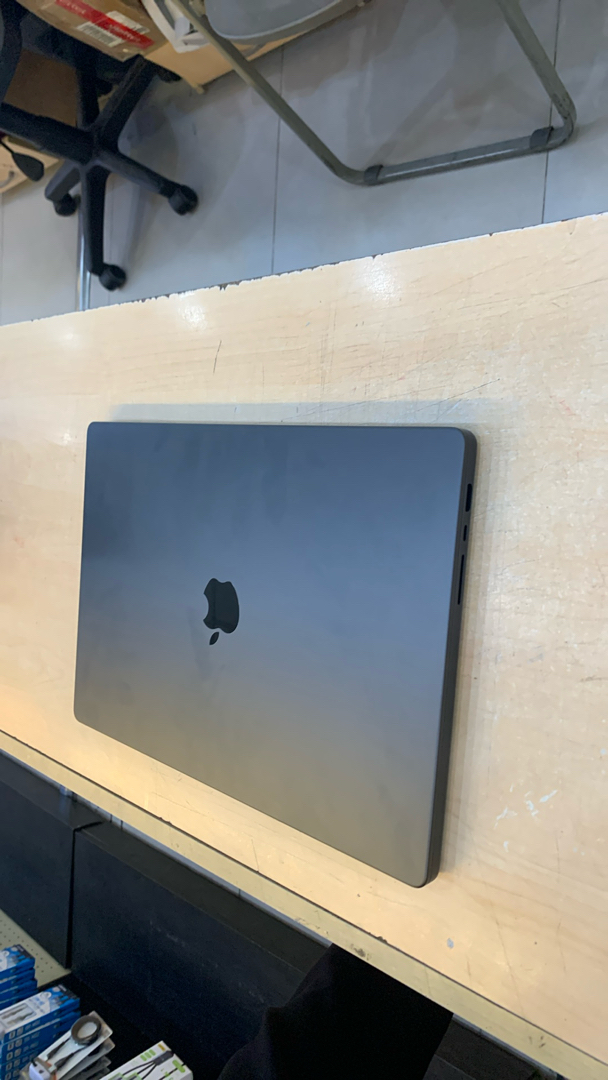 Mua Macbook Pro 16 inch M4 Pro 48GB - 512GB Đen MX2Y3SA/A cũ, rẻ hơn từ ...